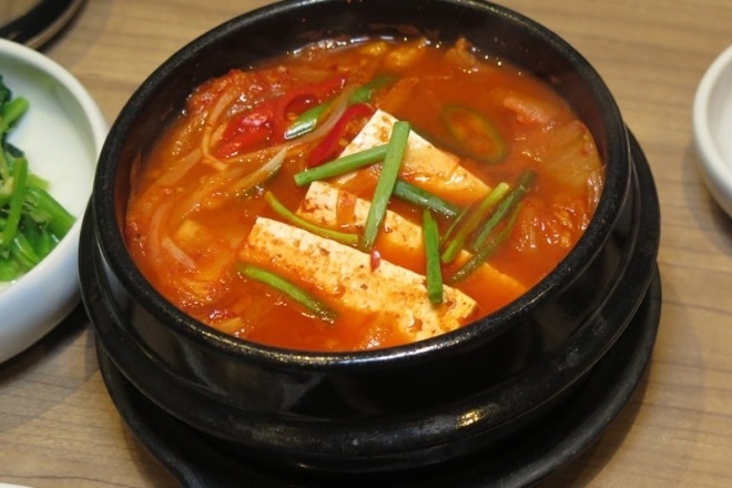 4 cách nấu canh kim chi Hàn Quốc dễ thực hiện mà siêu ngon